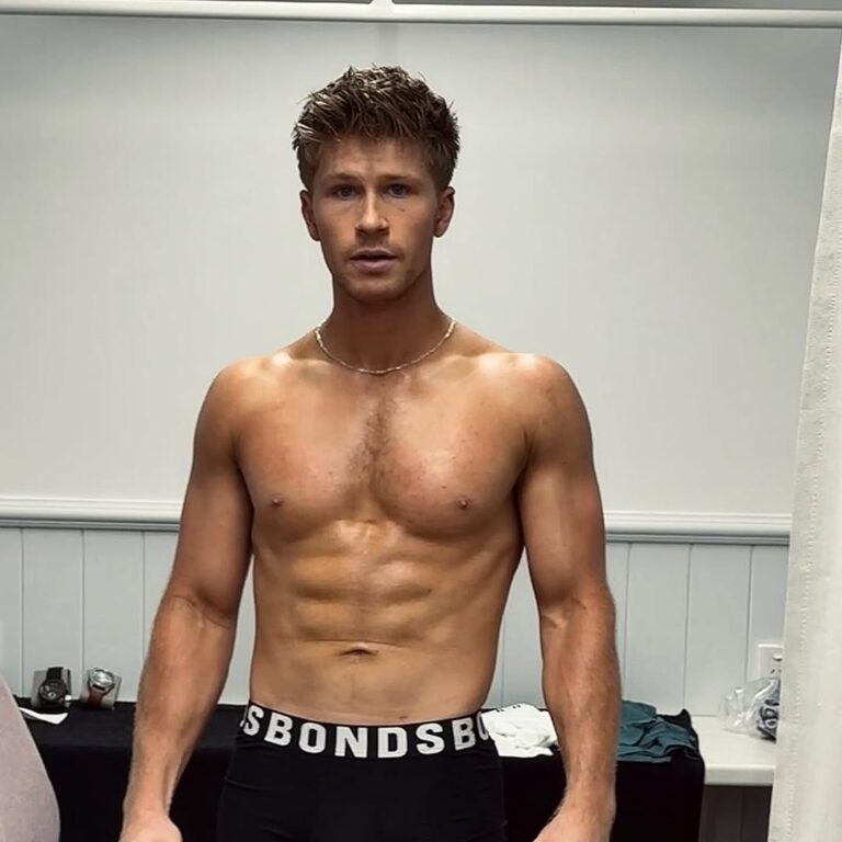 Steve Irwin’s Son Robert Strips Down for Underwear Photoshoot, Sparking ...